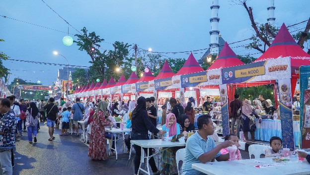 Semarakkan Gerakan “Ayo Ditumbasi” Melalui Laffest X Ramadhan Fashion ...